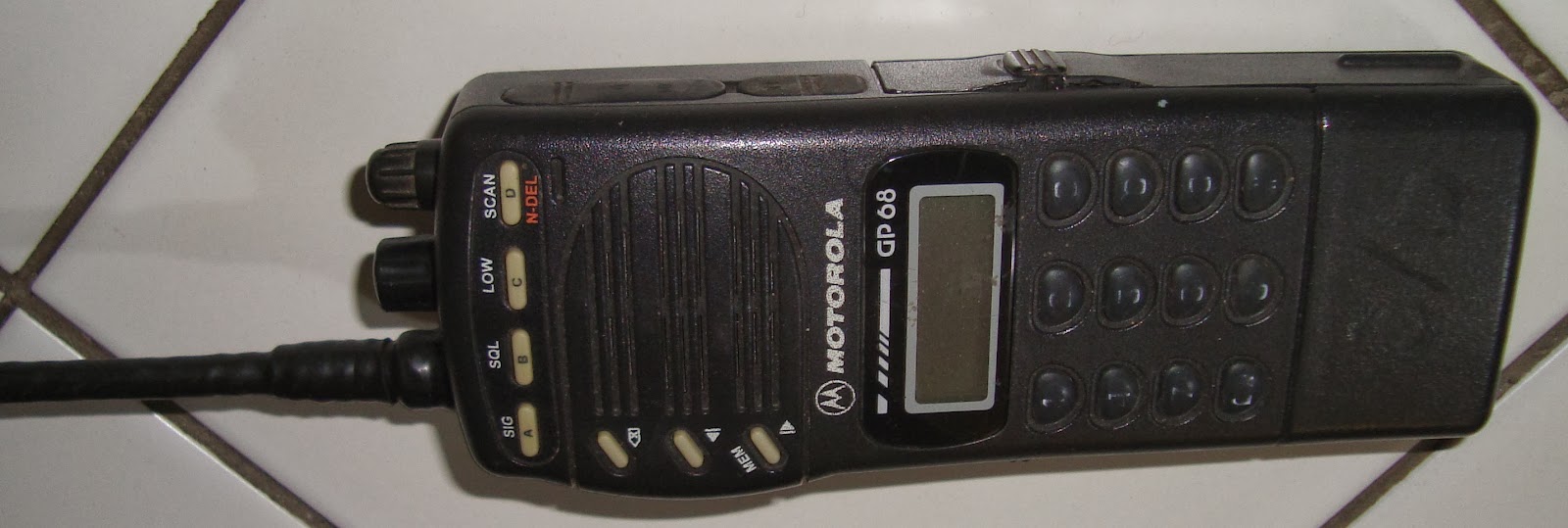 RADIO SELLER: Motorola GP 68 UHF