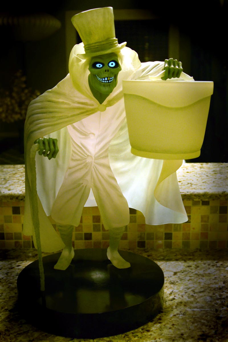 Dr. Theda's Crypt: Hat-Box Ghost