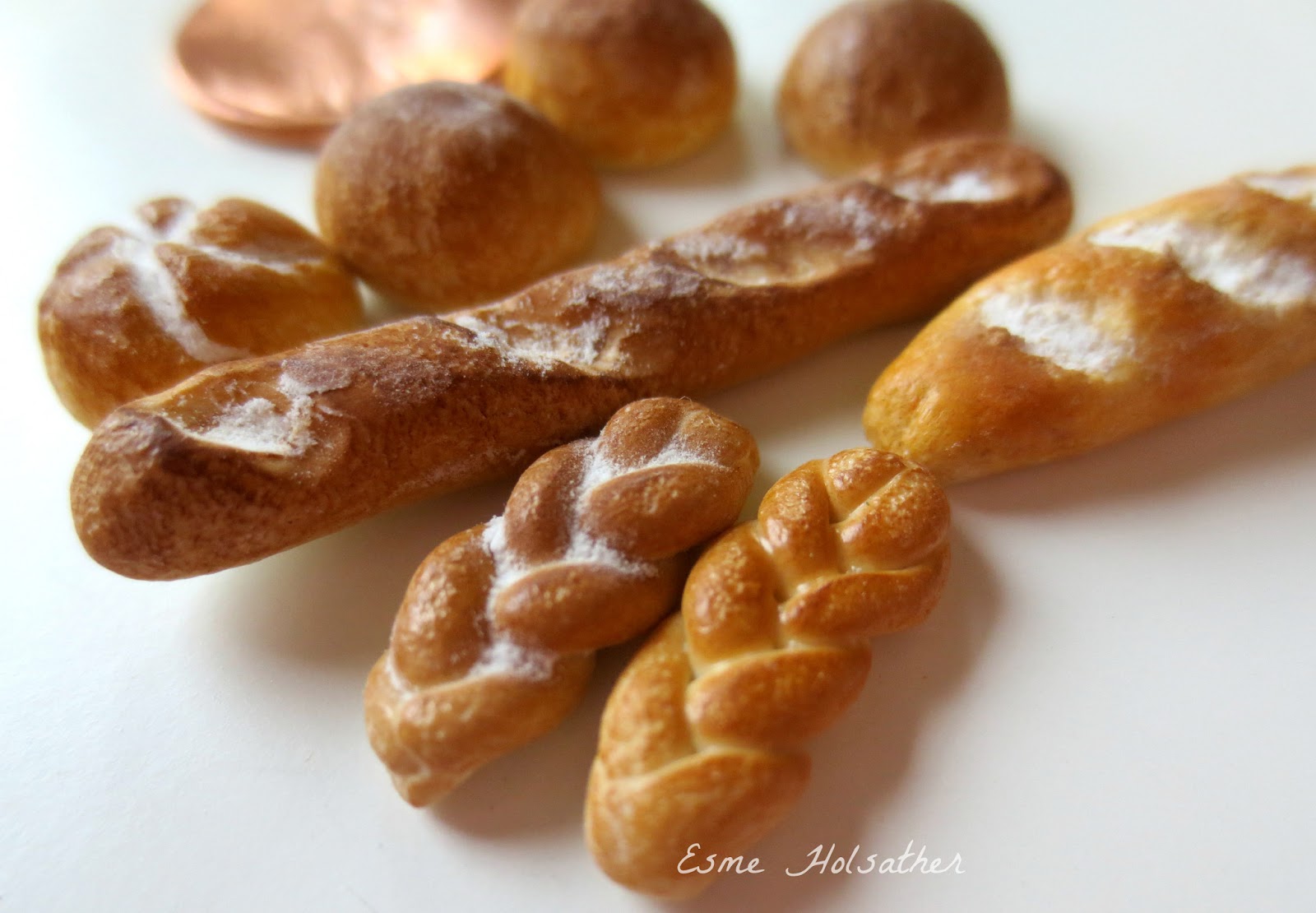 ES: Miniature bread assortment