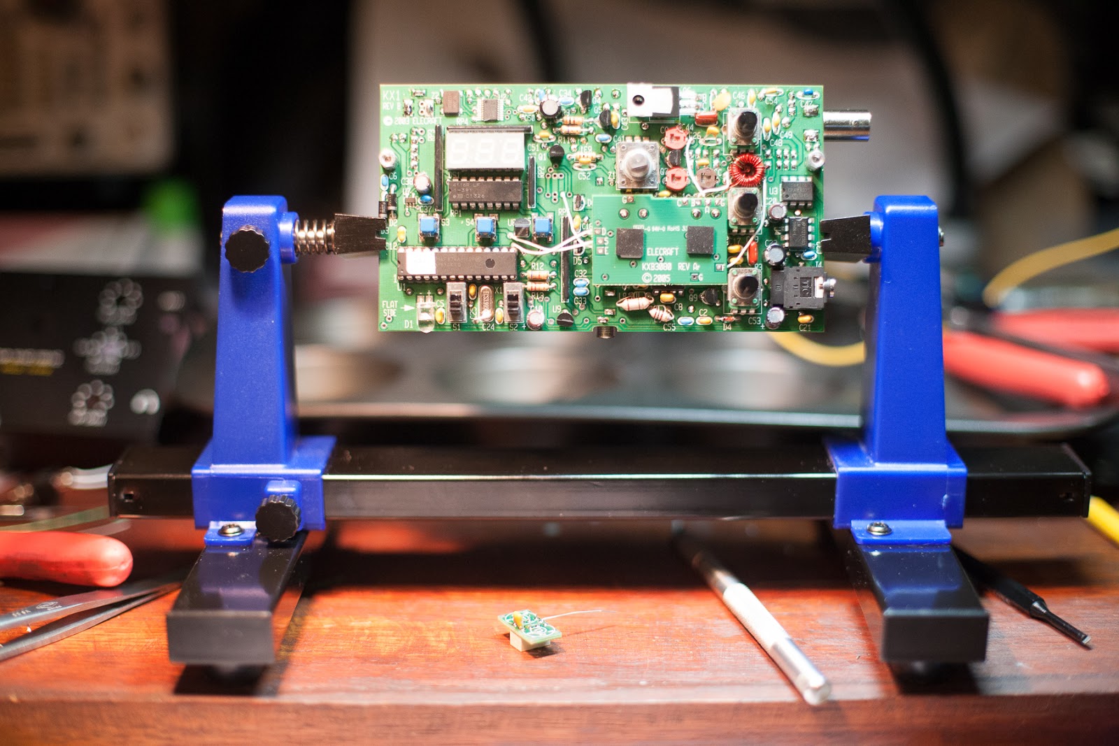 aa4ga-dot-com: Aven Circuit Board Holder