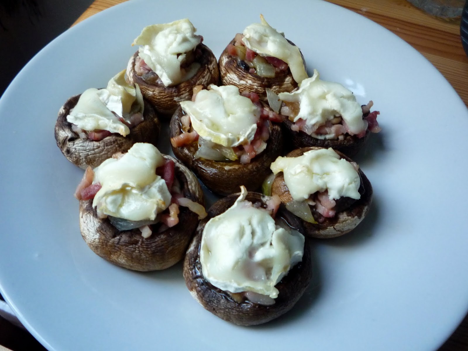 La cuisine de Marine: Champignons farcis au chèvre - lardons
