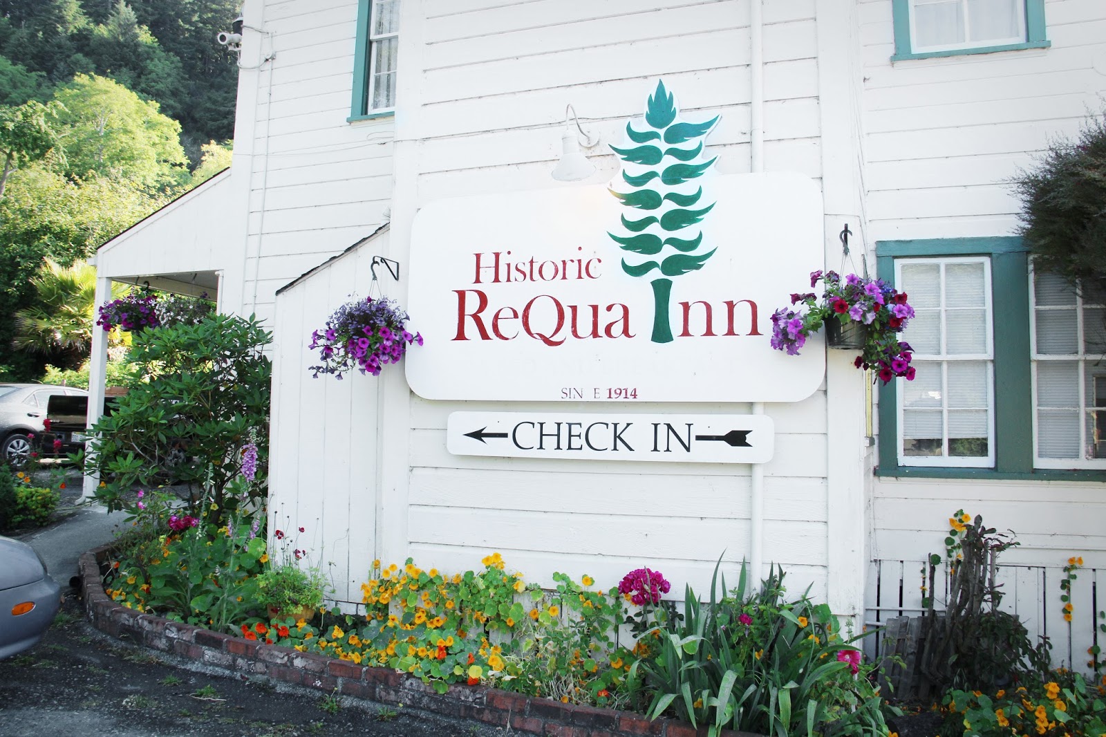 The Lovely Red Fox: Review: The Historic Requa Inn, Klamath CA