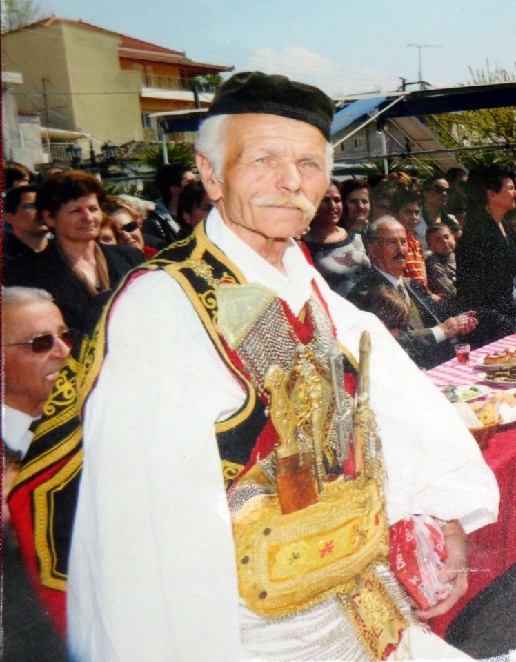 ο Νεολόγος: ΤΑ ΛΕΥΚΑΔΙΤΙΚΑ ΜΑΧΑΙΡΙΑ