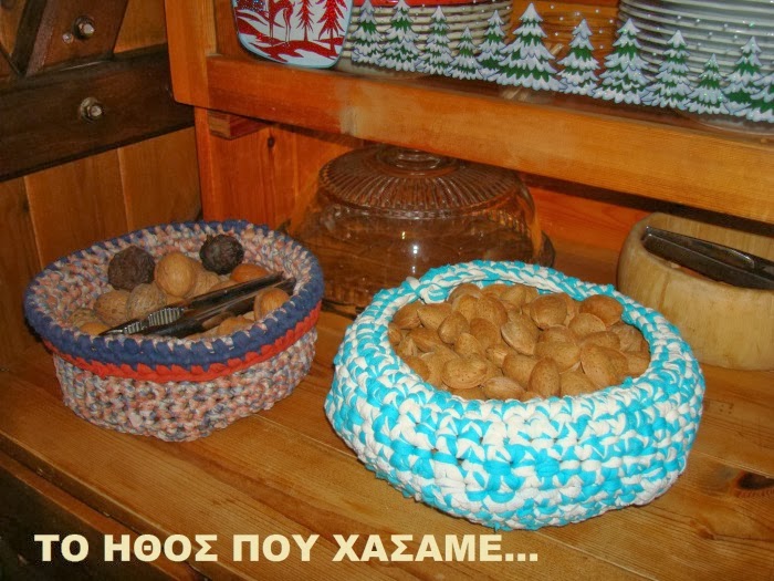TΟ ΗΘΟΣ ΠΟΥ ΧΑΣΑΜΕ...: Καλαθάκια από κουρέλια...