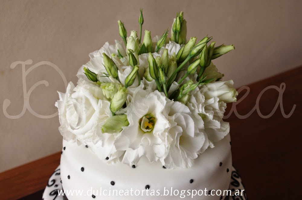 Dulcinea Tortas y demás dulzuras: Tortas con flores naturales