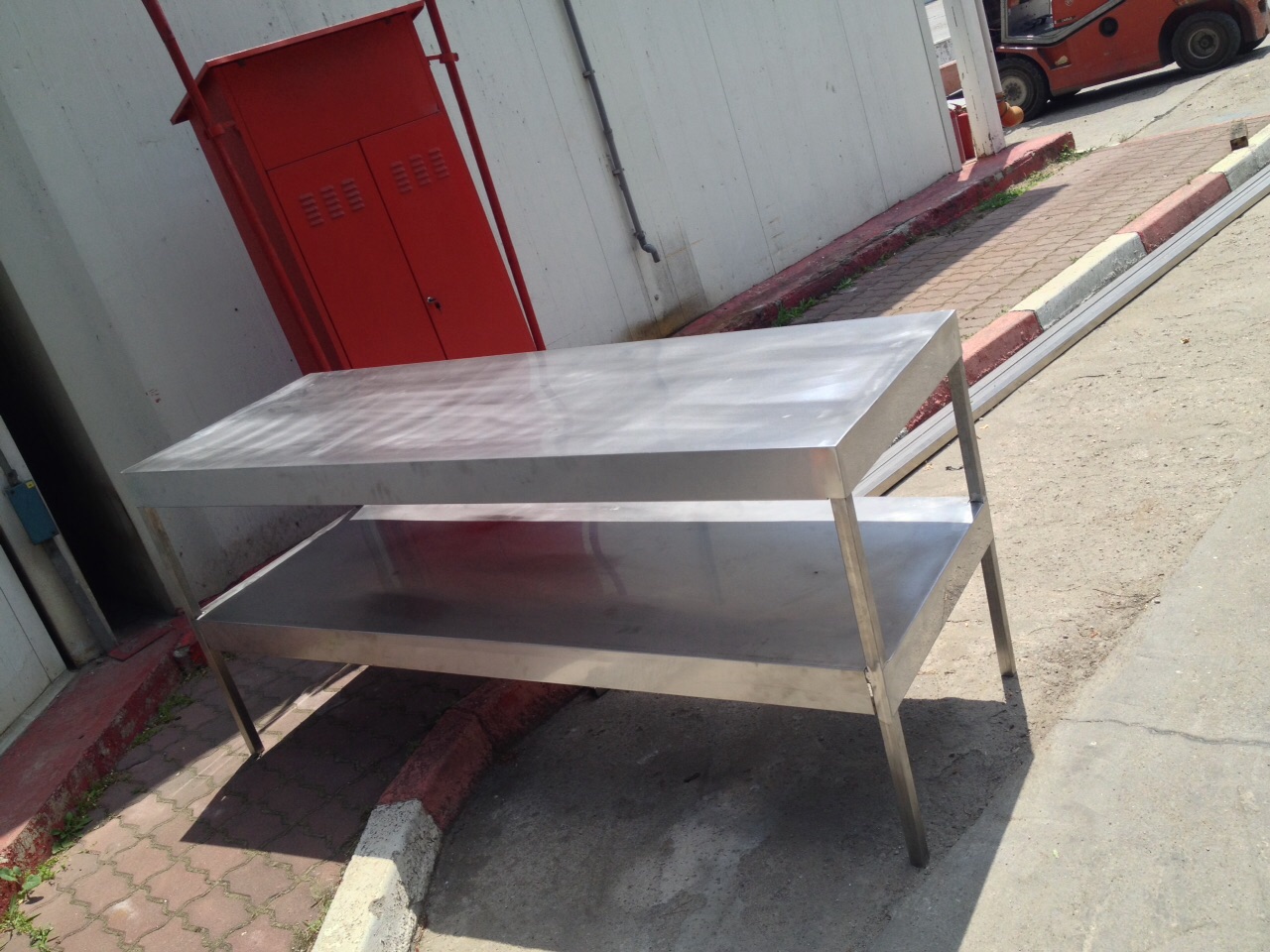 Mese din inox pentru laboratoare alimentare - Zone Inox