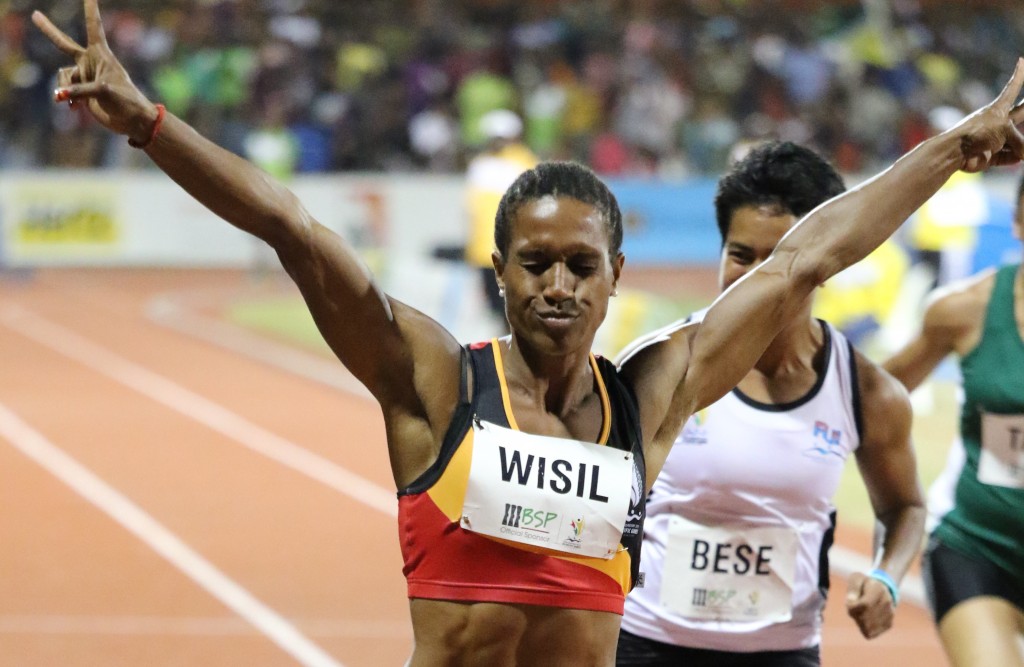 Golden girl Toea Wisil sparkles at Port Moresby 2015 athletics | Papua ...