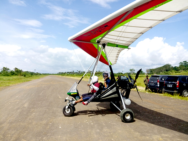 Pilot Pesawat Microlight Trike KLHK Raih Ijin Terbang | The Jakarta Forum