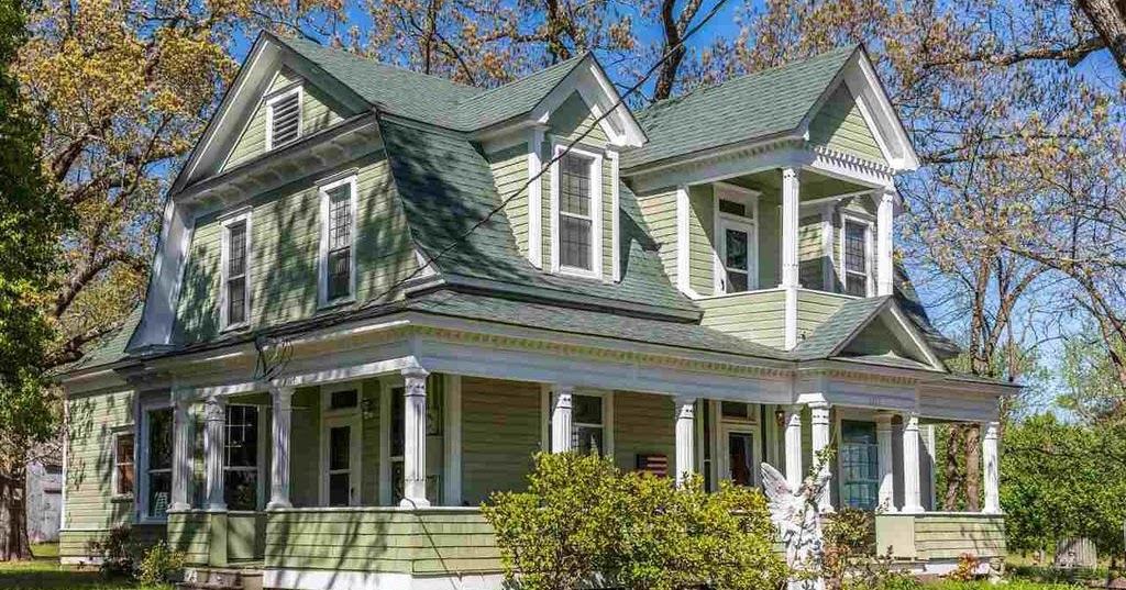 Sweet House Dreams: 1897 Dutch Colonial in Mena, Arkansas