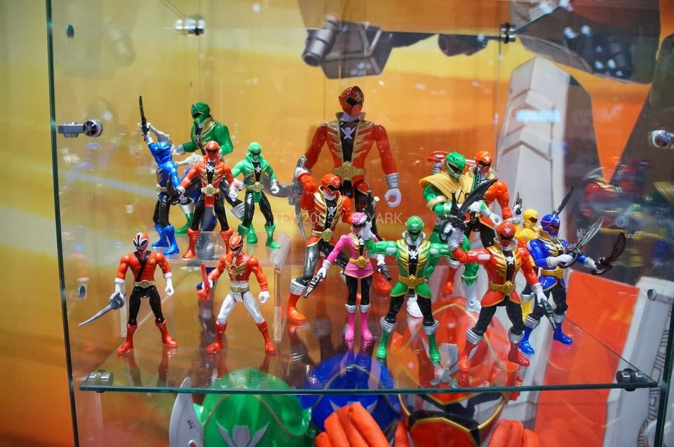 Henshin Grid: NYCC 2013: Super Megaforce toys, Legacy Dragon Dagger ...