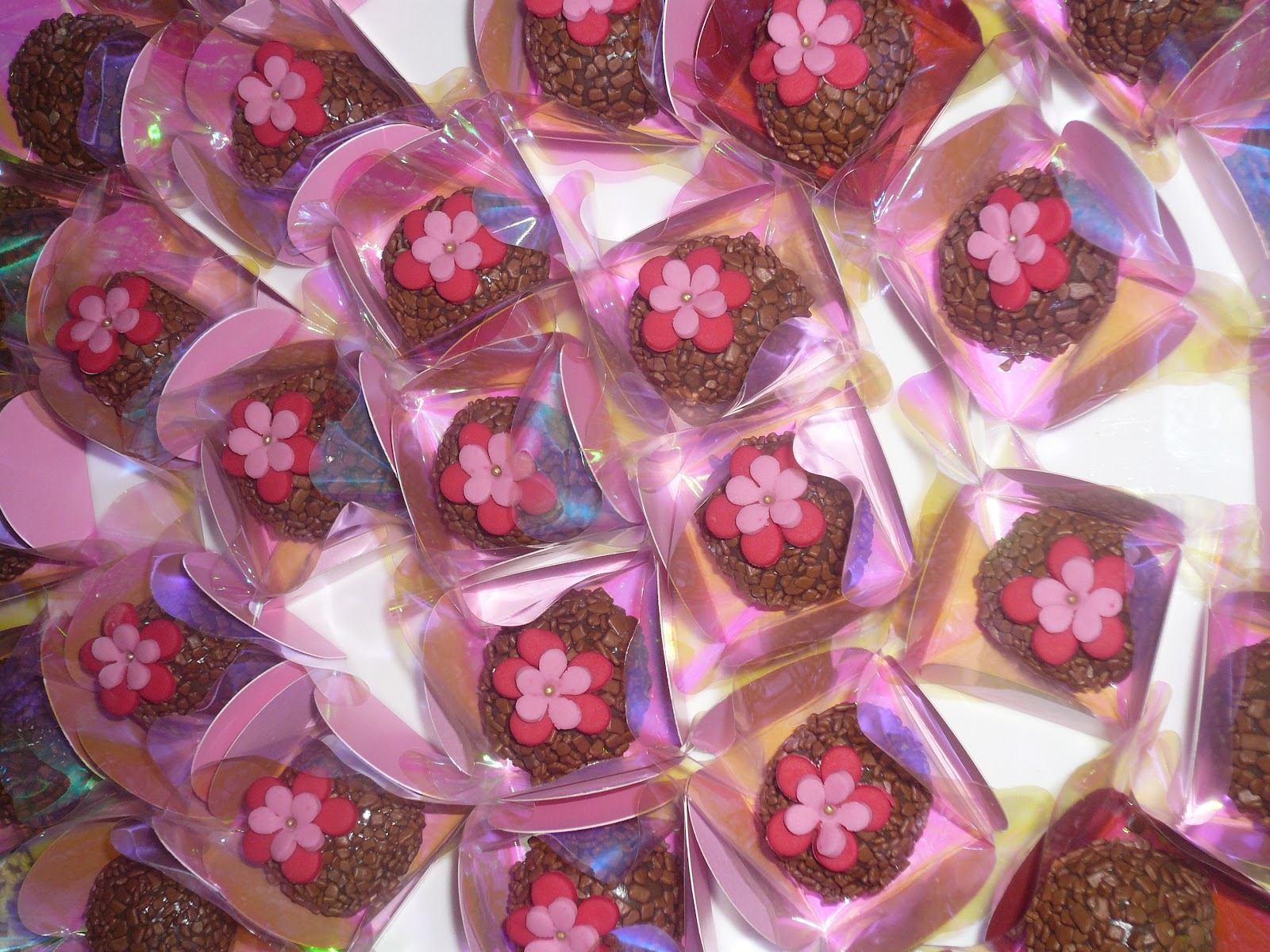 Bianca Florindo - Doces Finos e Bolos: Brigadeiros Decorados!!