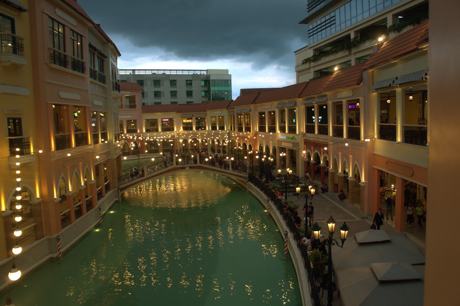 Venice Grand Canal Mall night lights free picture for commercial use