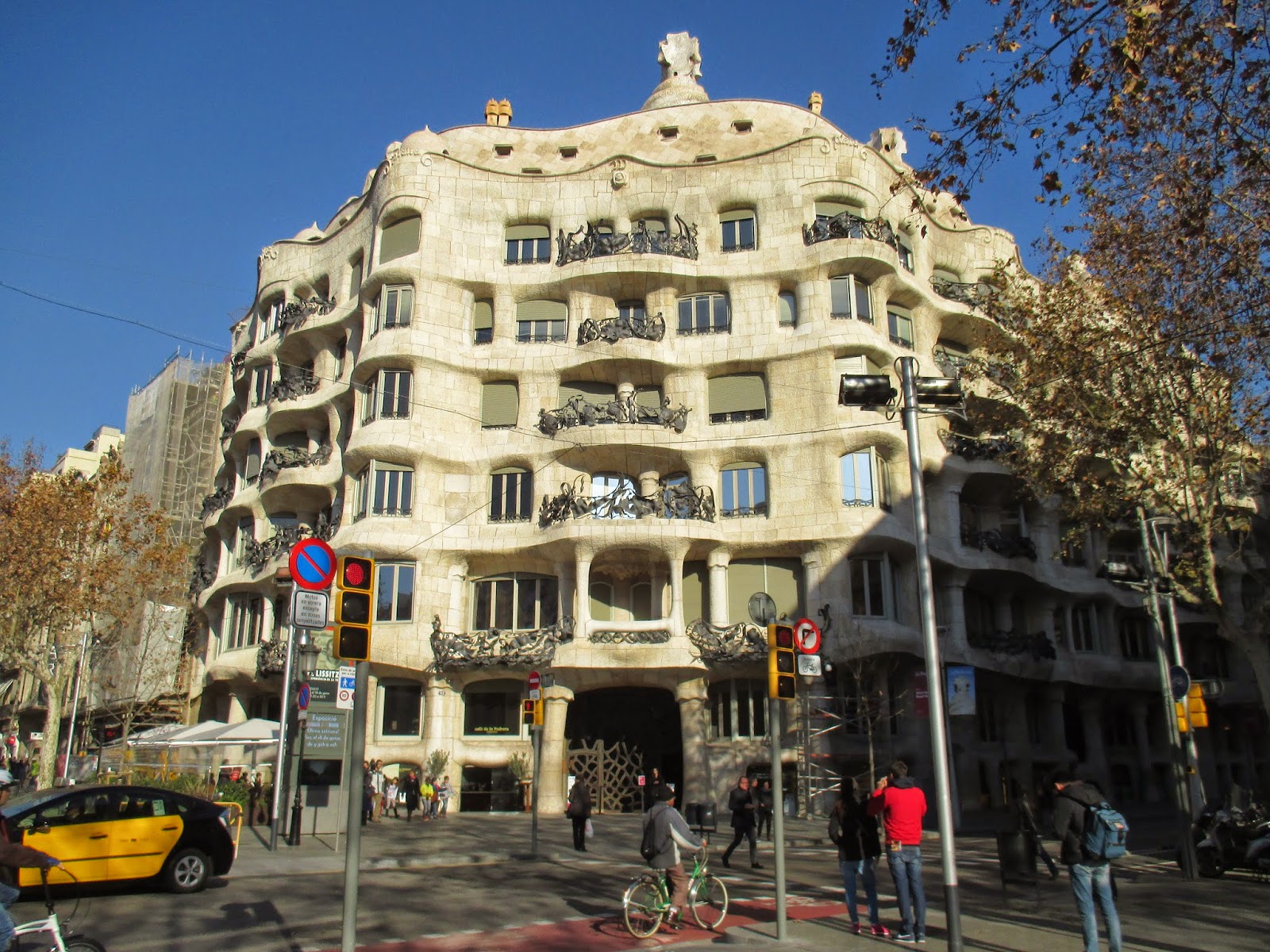 Relat "LA CASA MILÀ & ROSER SEGIMON ARTELLS. LA PEDRERA. BARCELONA"