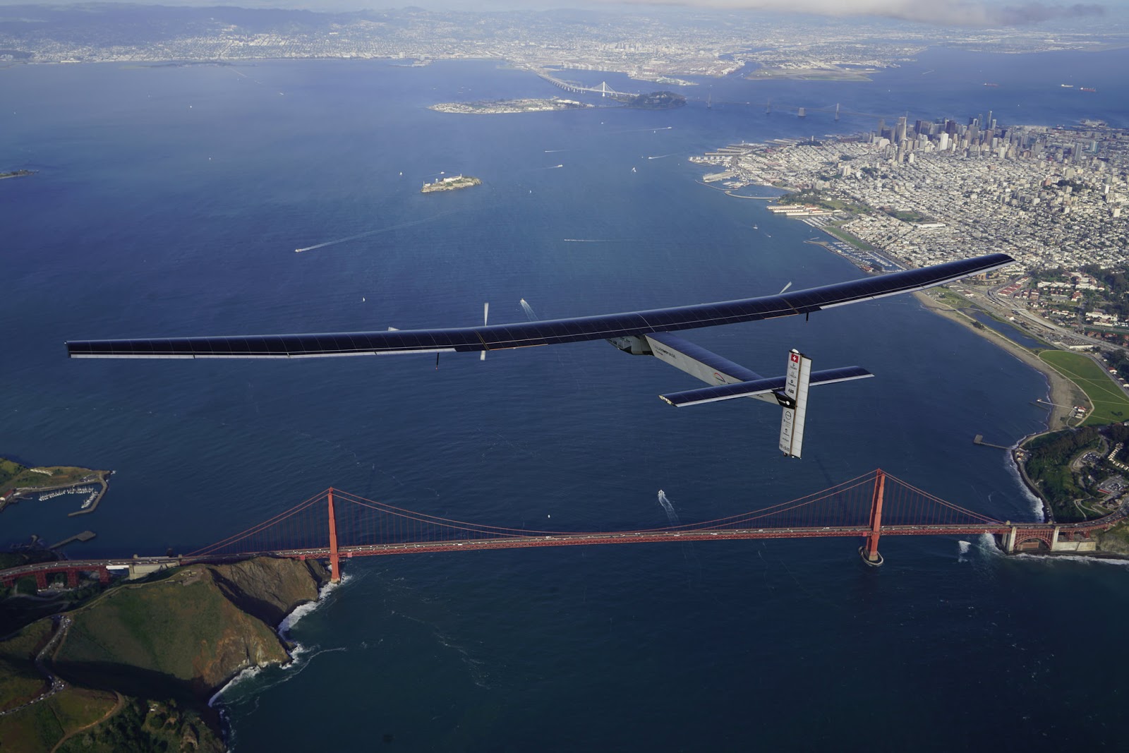 SolarMAGZ: Air Plane flying solely by solar energy power - Solar impulse