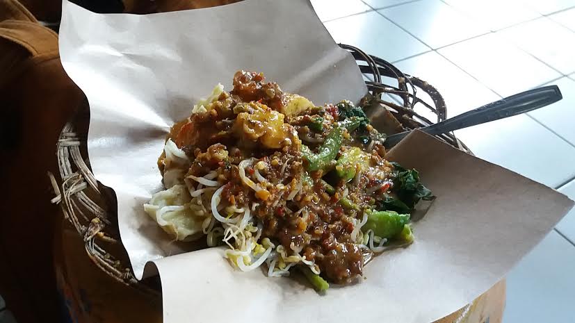 Pecel Turi yang Crunchy di Beringharjo - CERITA DAFFANA