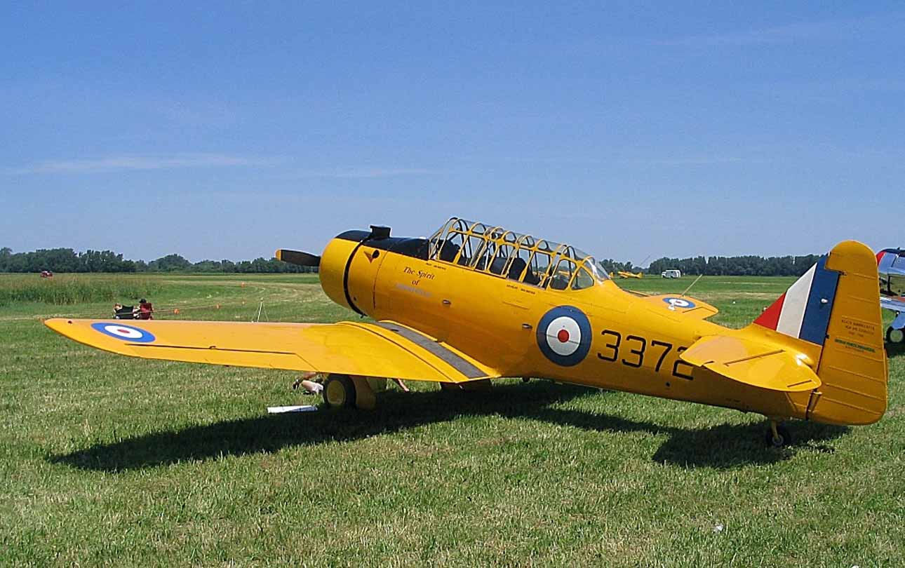 nhungdoicanh: North American BT-9 / BT-14 / NA-64 Yale