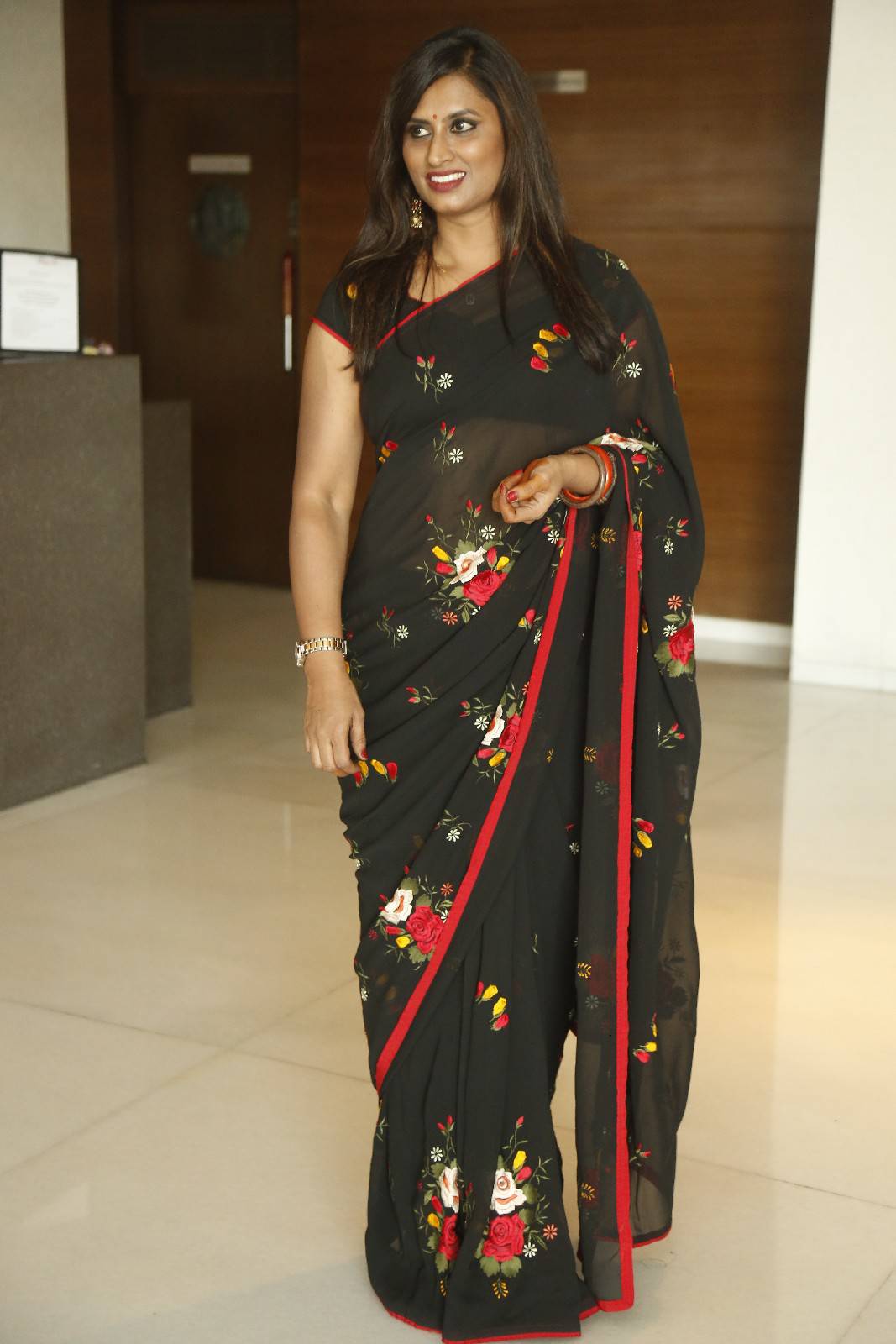 Singer Kousalya in Black Saree Stills At Mirchi Music Awards South 2014 ...