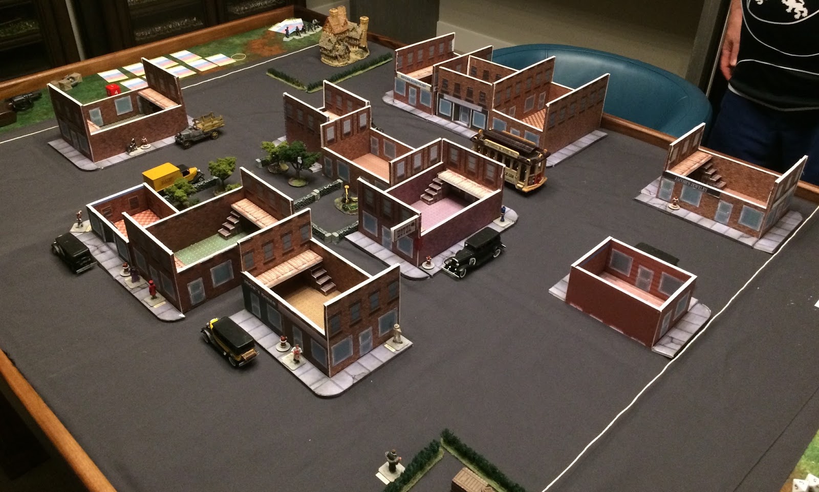 Bob's Miniature Wargaming Blog: Pulp Alley Gangsters