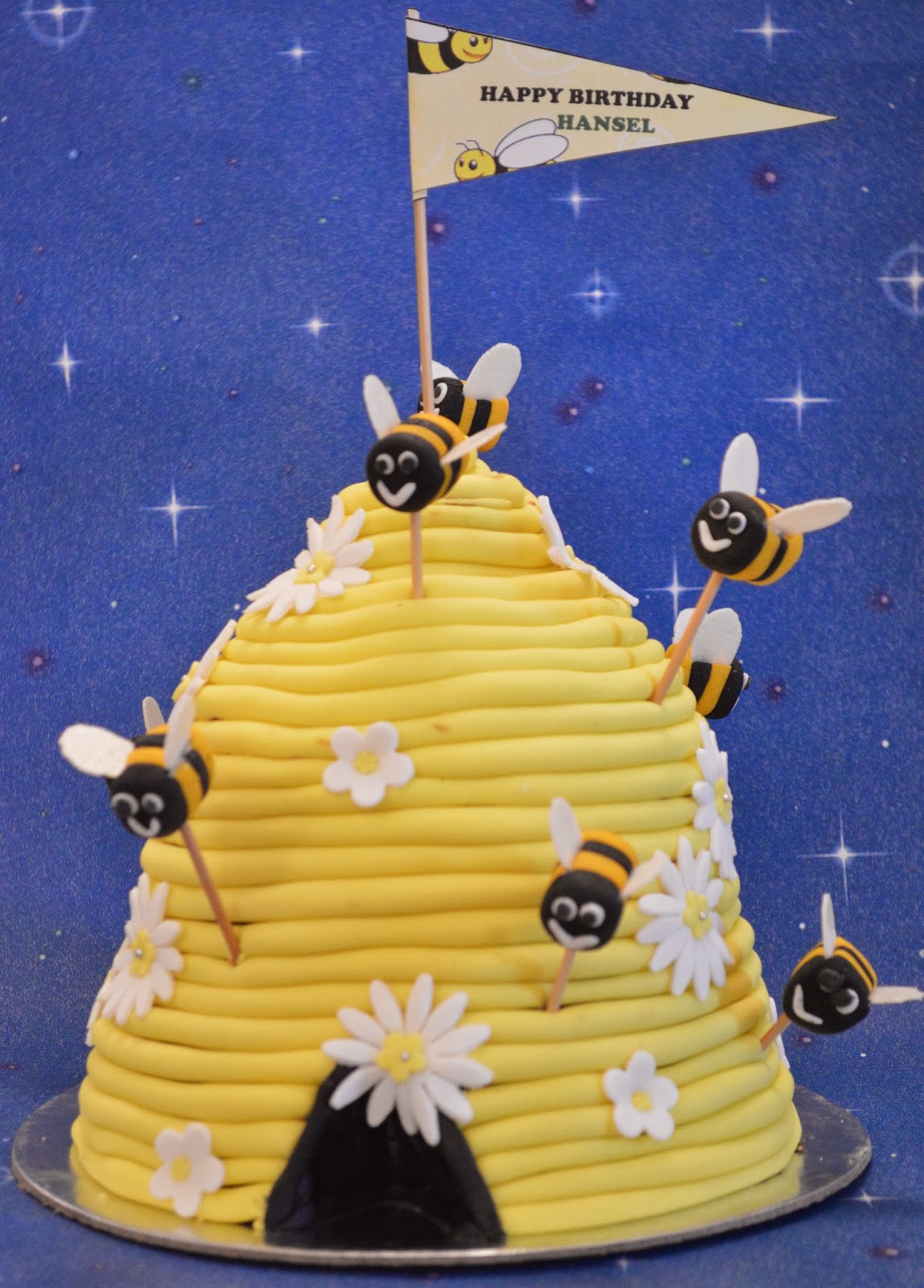 Lee’s Culinary Experiments : Bee Hive Birthday Cake