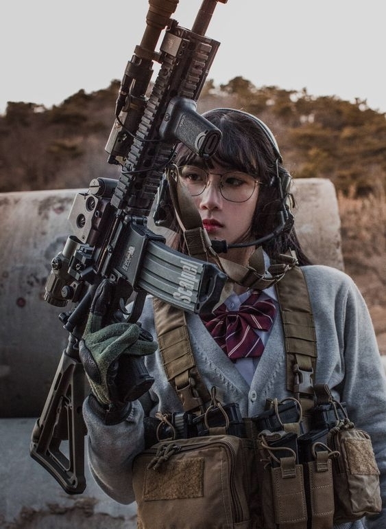 Amazing WTF Facts: Beatiful Women And Guns Photo