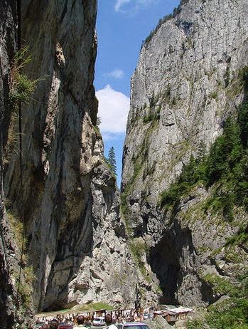 Amazing Romania: BICAZ CANYON