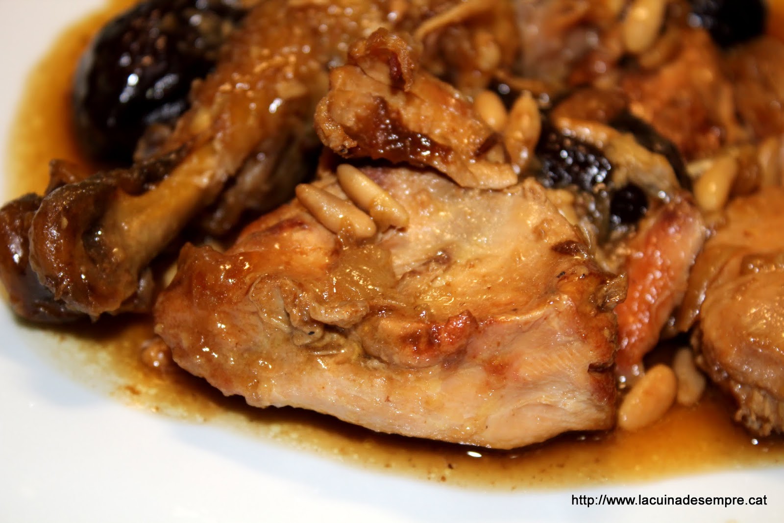 La cuina de sempre: Rostit de Nadal (Pollastre amb prunes i pinyons)