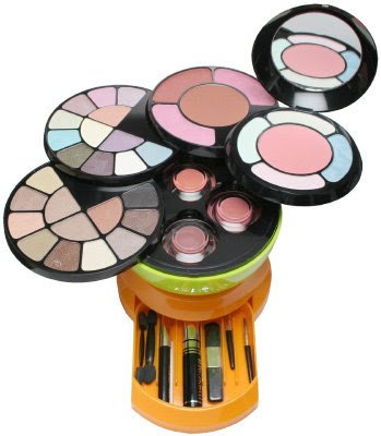 SHE FASHION CLUB: Makeup Kits