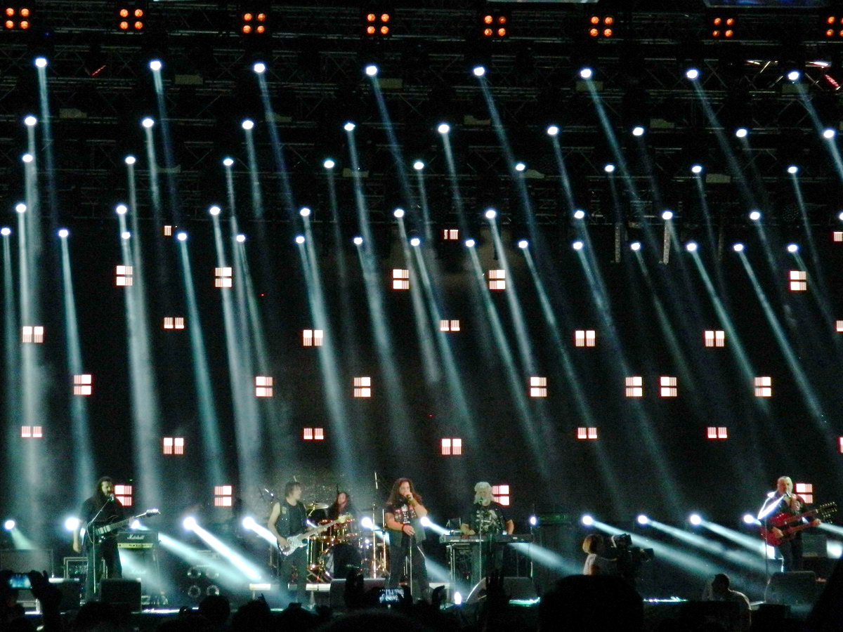 LA MULTI ANI, ROMANIA!: Formatia Phoenix in concert la Zilele Bucurestiului