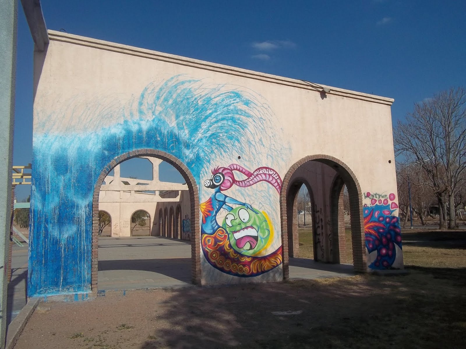 PI-3,1416...KITSCH: Mural PI-ntado en parque San Vicente de G.Cruz