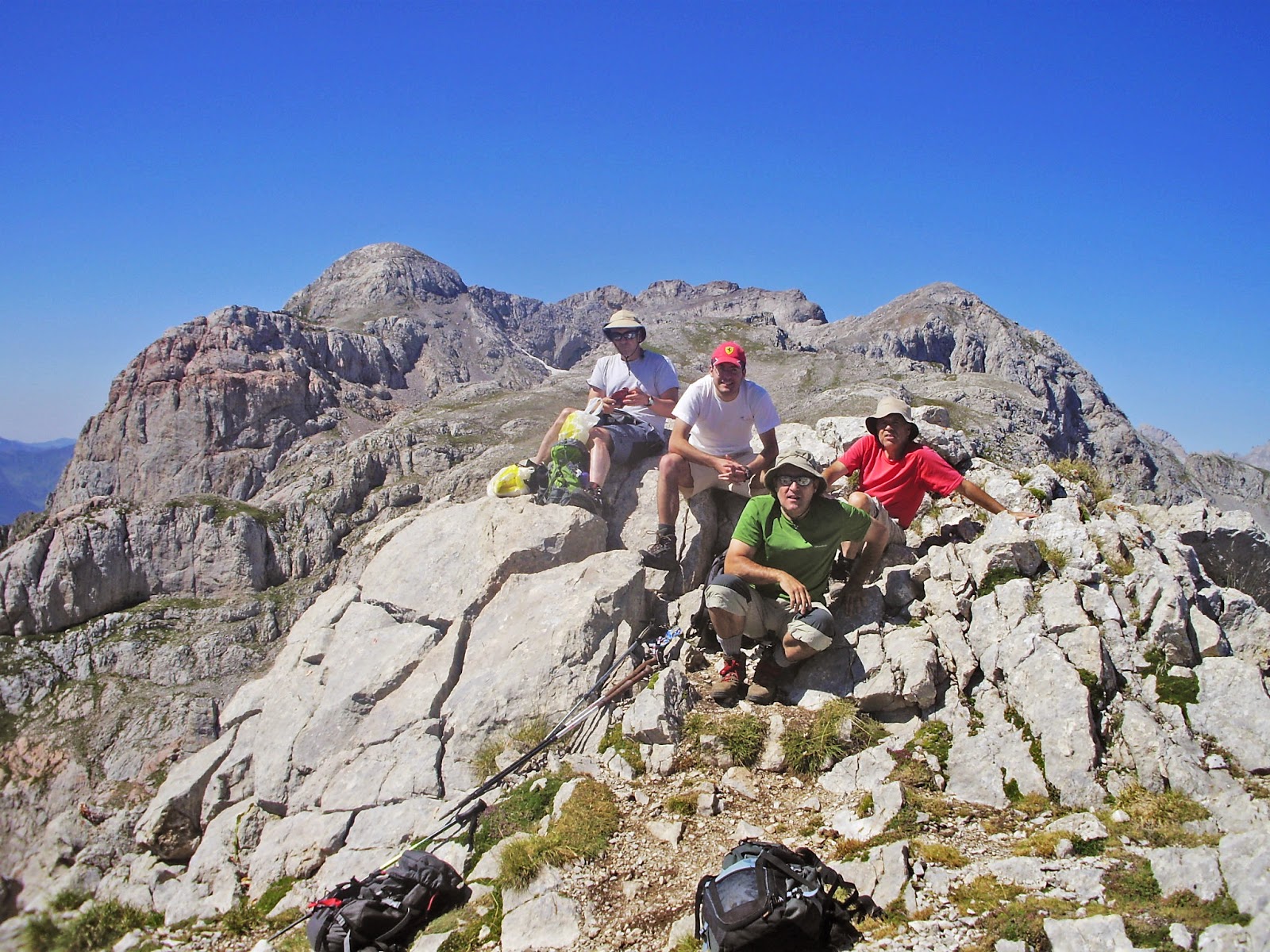 Grupo de montaña Los de las claras: Por el Macizo Oriental (Morra ...
