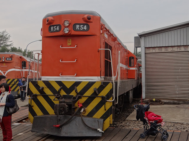 Blair's 鐵道攝影: R54柴電機車 / TRA R54 Diesel-electric Locomotive