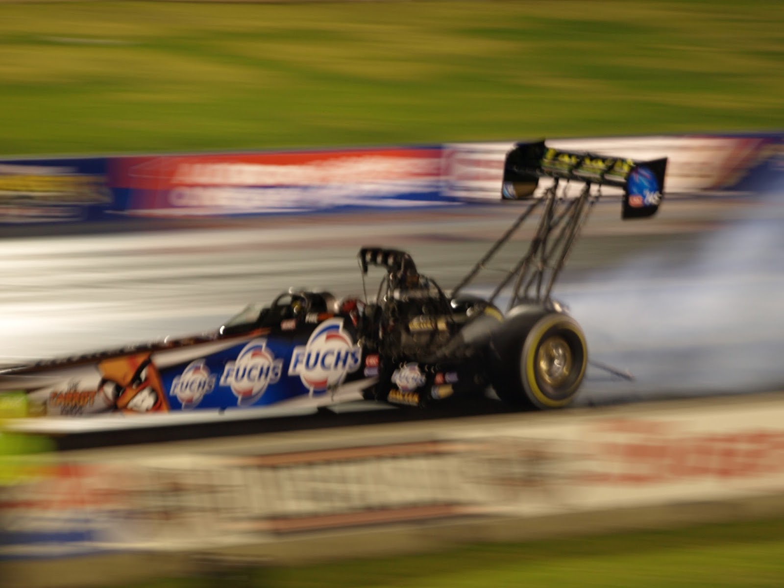Observations in an undemocratic world: Top Fuel - a night at the drags