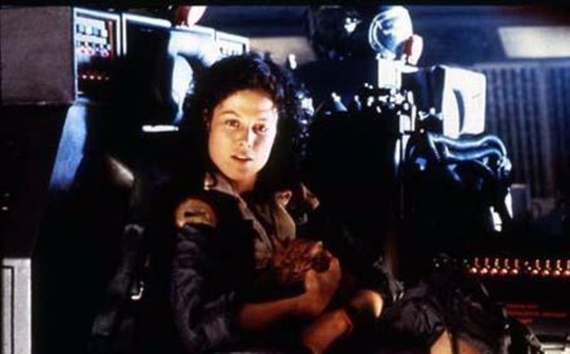 44 Amazing Color Photos of Behind the Scenes From the Set of 'Alien ...