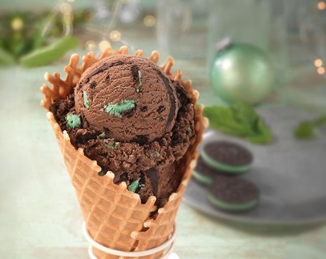 Baskin-Robbins Features New Oreo Cool Mint Chocolate Ice Cream for ...