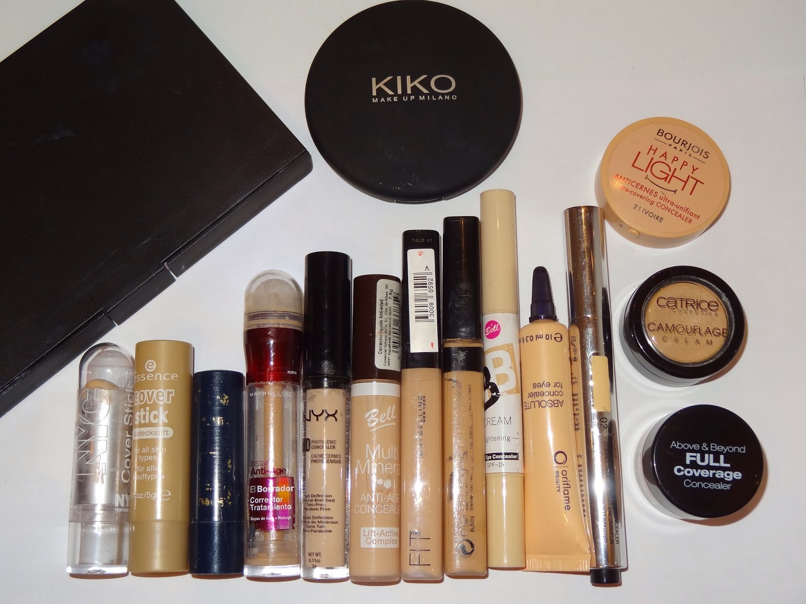 mariamakeupoviedo: Imprescindibles: CORRECTORES