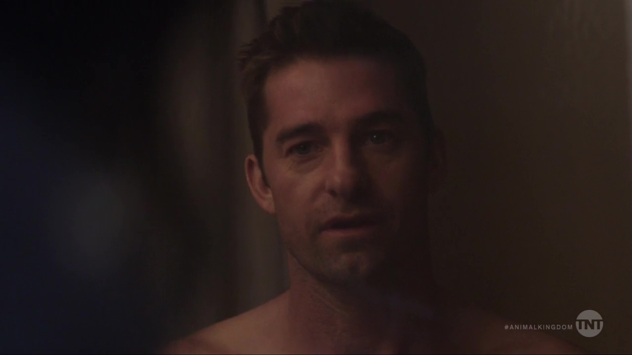 ausCAPS: Scott Speedman shirtless in Animal Kingdom 2-01 "Eat What You ...