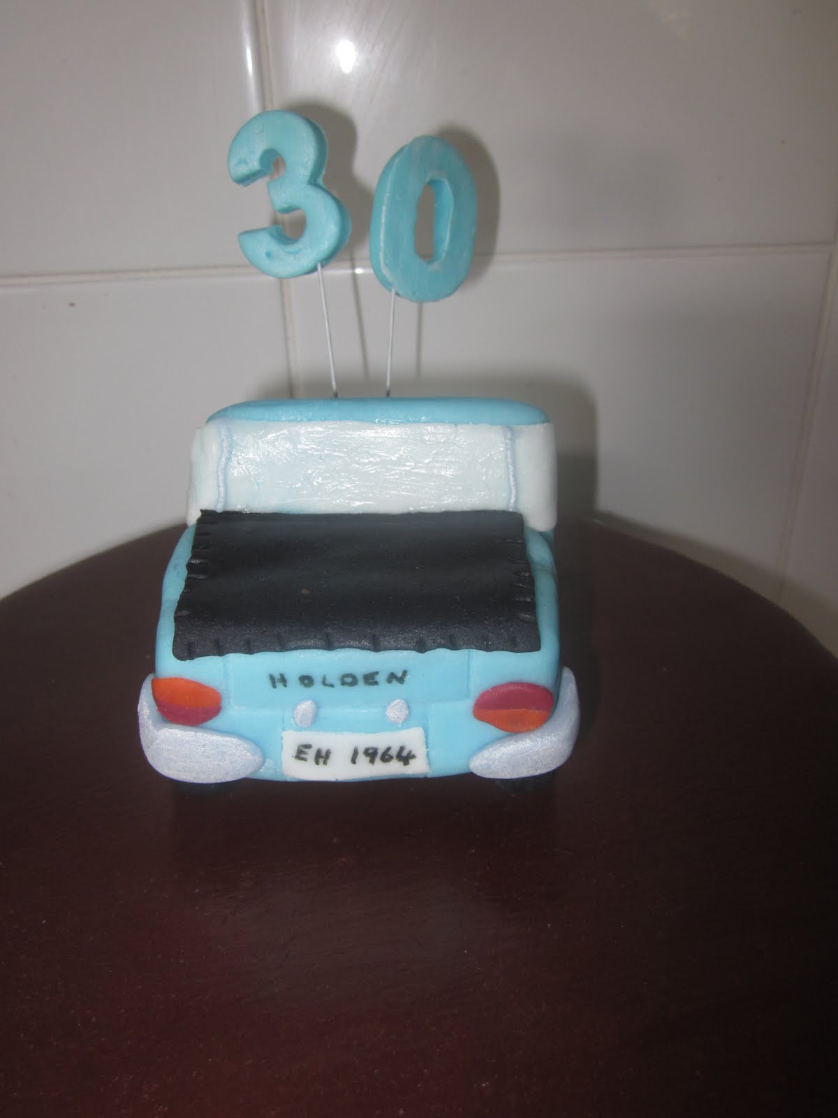 Deb's Cakes and Cupcakes: Males 30th Birthday Cake