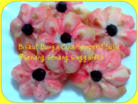 Senang-senang singgahlah.....: Biskut Bunga Cina@Semperit Susu