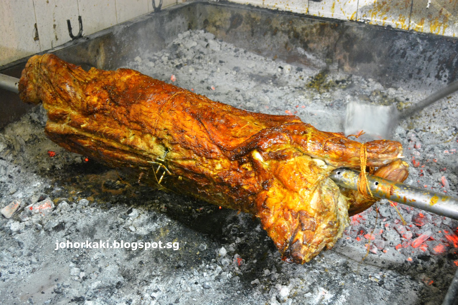 Singapore's First Lechon Buwaya BBQ Crocodile at SgKingCroc 鳄鱼大王 Food ...