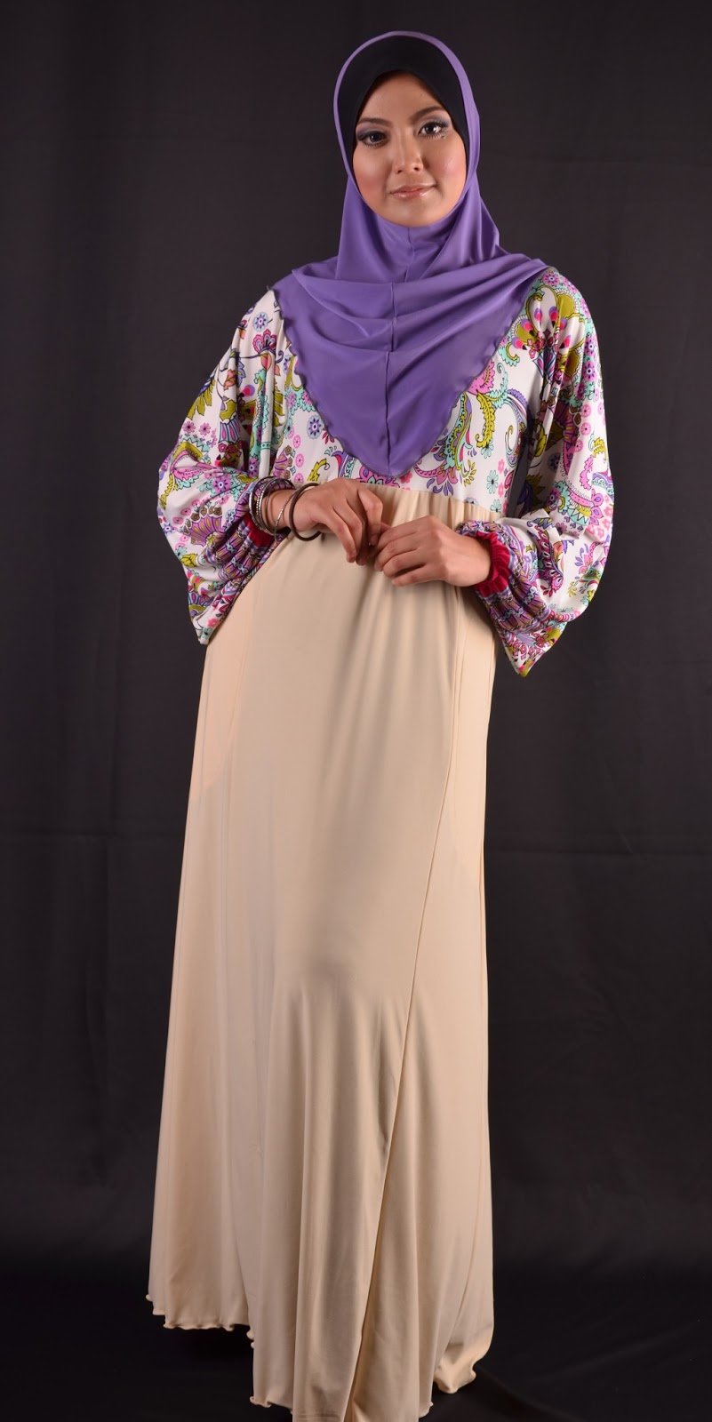 Pemborong Pakaian: Butik Muslimah Moden