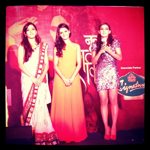 Singer Neeti Mohan Family Photos | Real-Life Photos