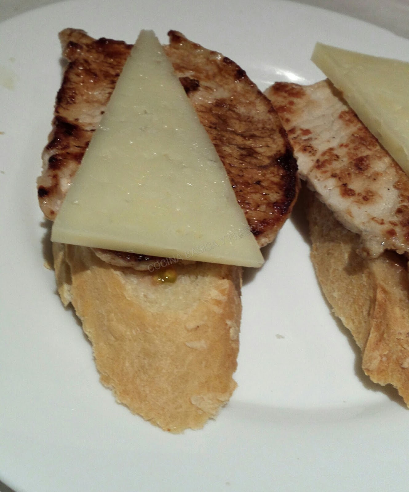 Cocina Basica y Fresca: MONTADITOS DE LOMO CON TOMATE Y QUESO CBF@