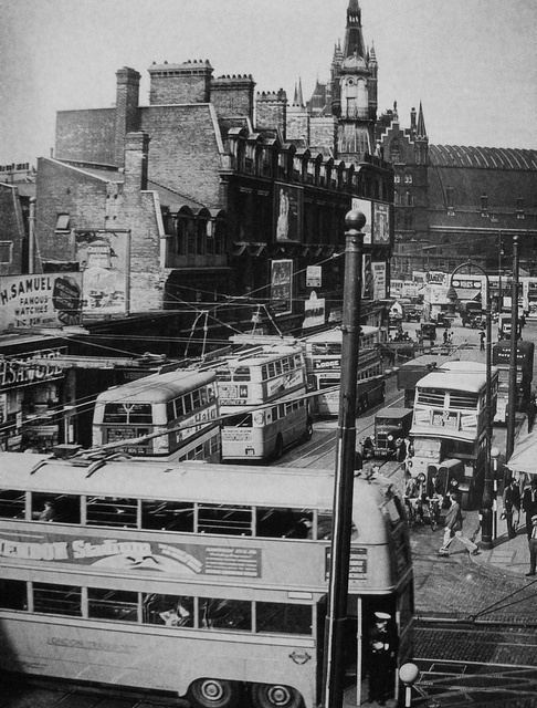 Vintage Photos of Buses in London Streets in the Early 20th Century ...