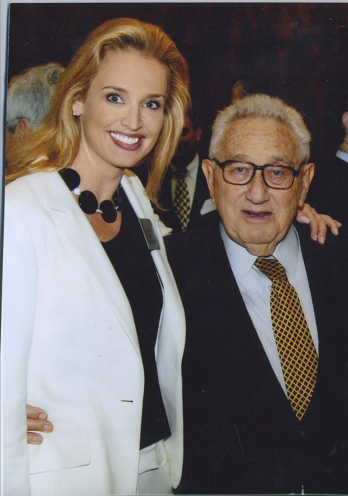 Pocketbook.: Former Fox News Anchor Laurie Dhue Fights Alcoholism