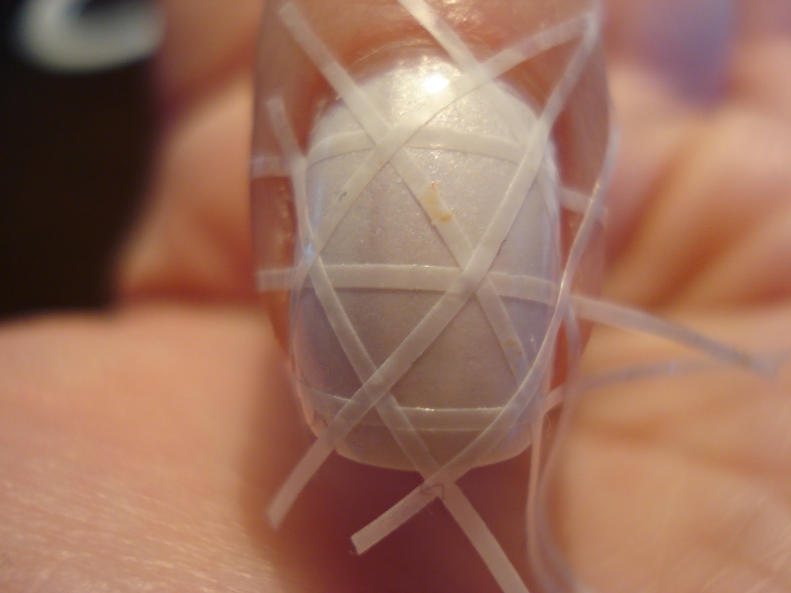 Little Miss Nailpolish: Tutorial for graphic triangle nail art