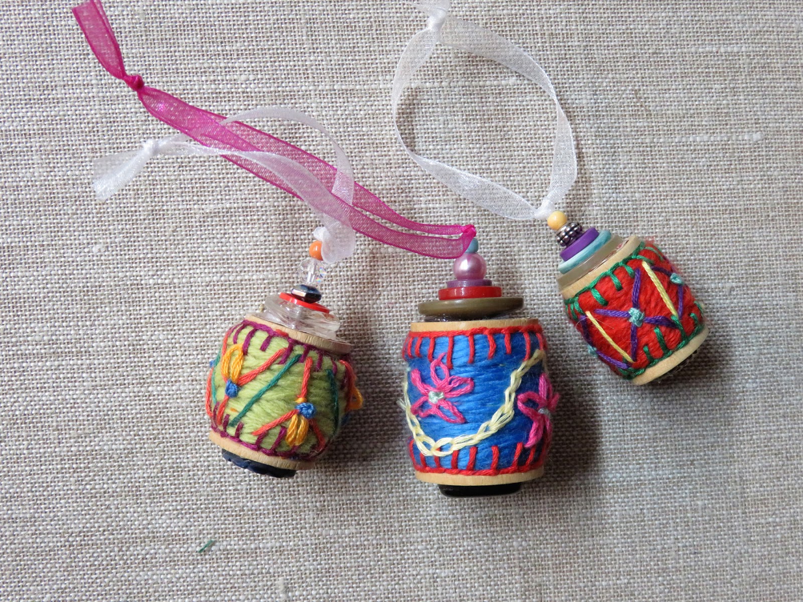 Art In Stitches: Wooden Thread Spool Ornaments