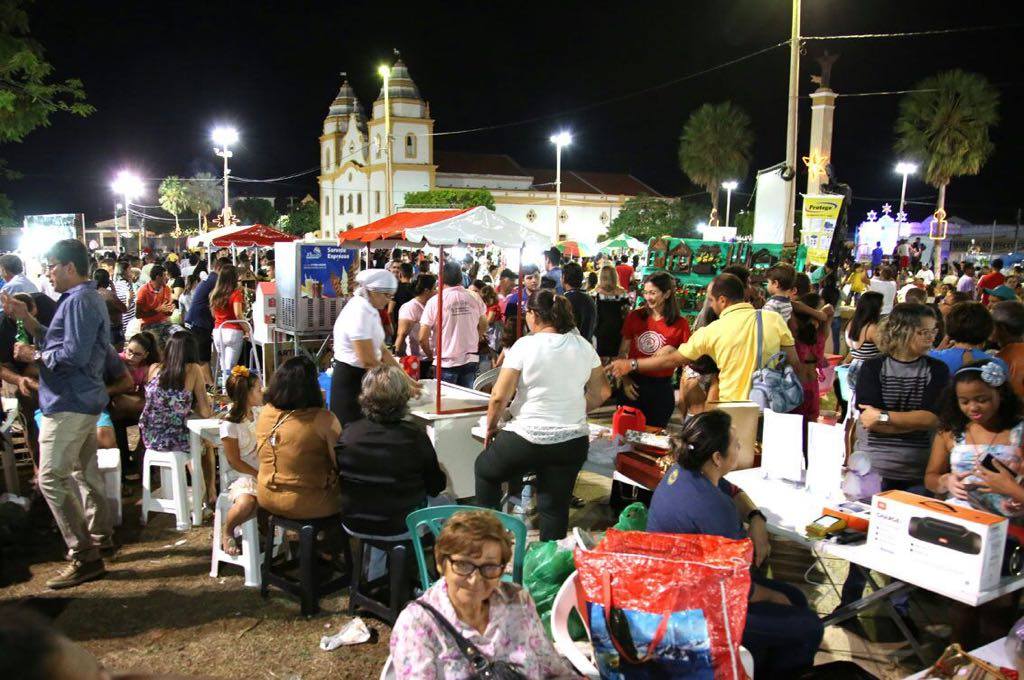 Assú Noticia: TERCEIRA EDIÇÃO DA FEIRA DA LUA REÚNE PUBLICO SURPREENDENTE