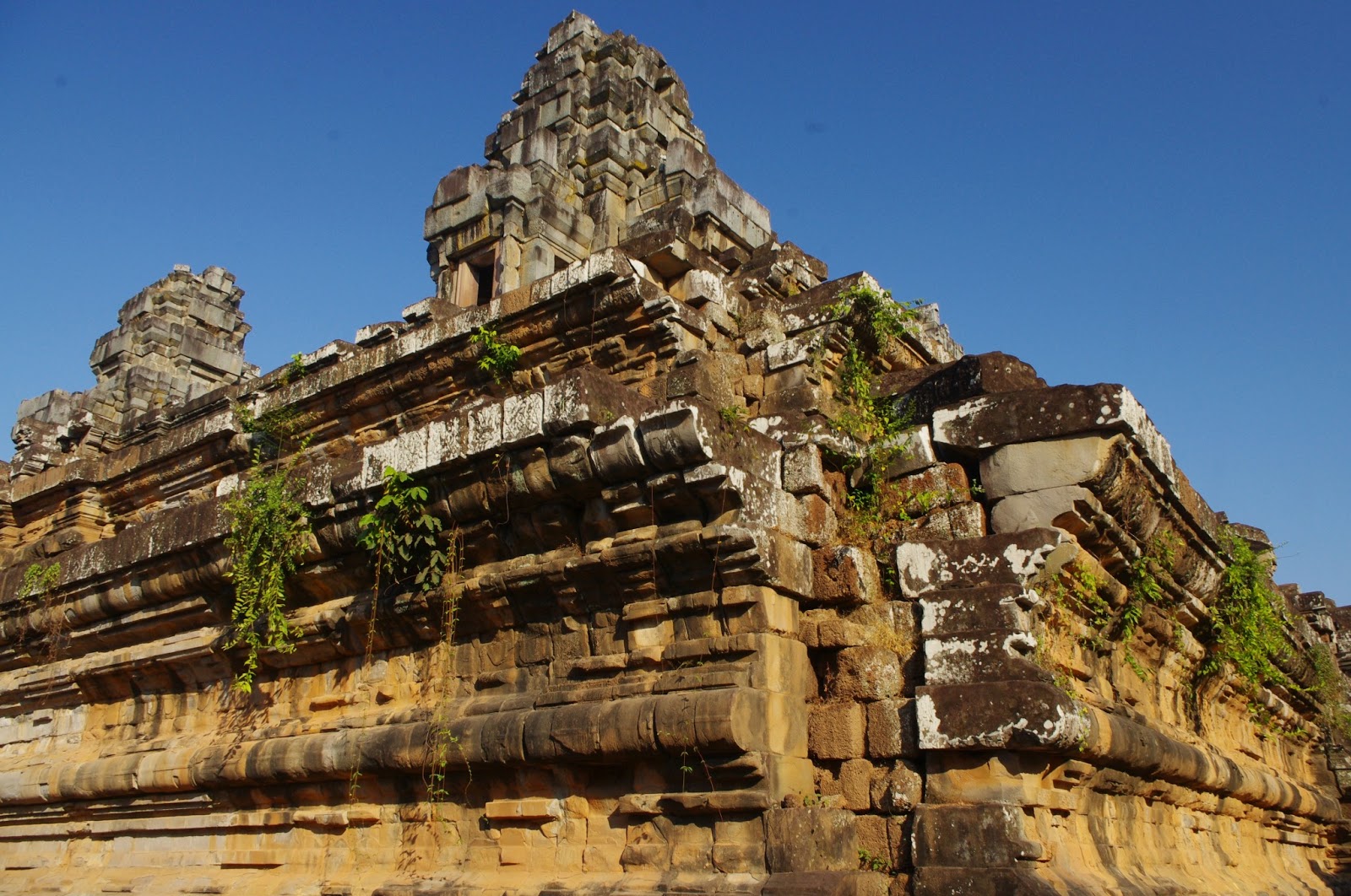 Uncharted Ruins: Angkor, The city of the Celestial Dragon (part I)