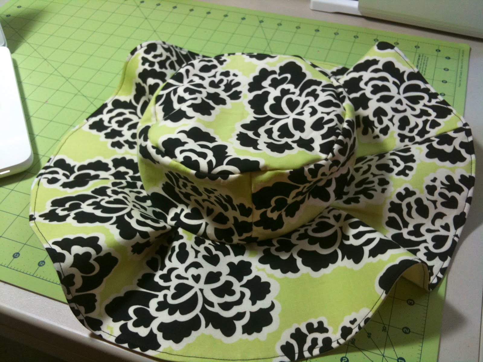 The 31 Woman: Dulce Taylor: DIY Sun Hat -- Sewing Tutorial