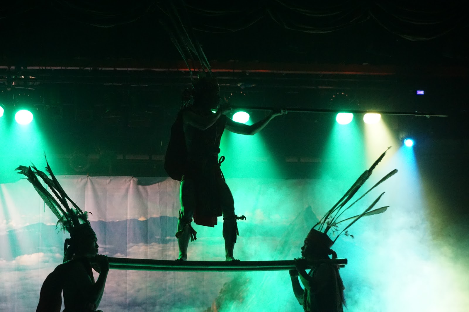 PERSEMBAHAN TARIAN ETNIK SABAH TITIK MENGALAI SEMPENA PANGGUNG SENI ...